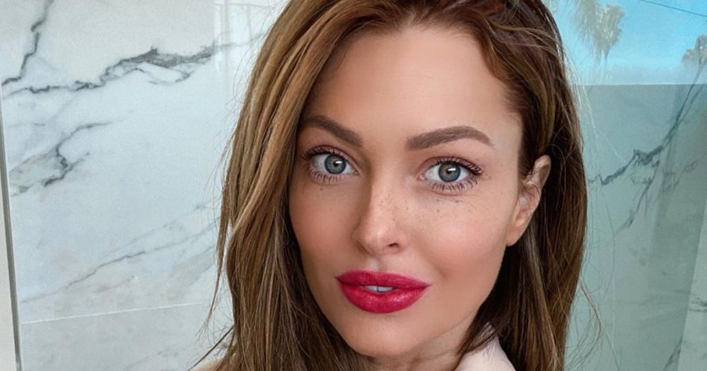 Caroline Receveur Dans Son Maillot De Bain Hyper Sexy Ses Fans Adorent