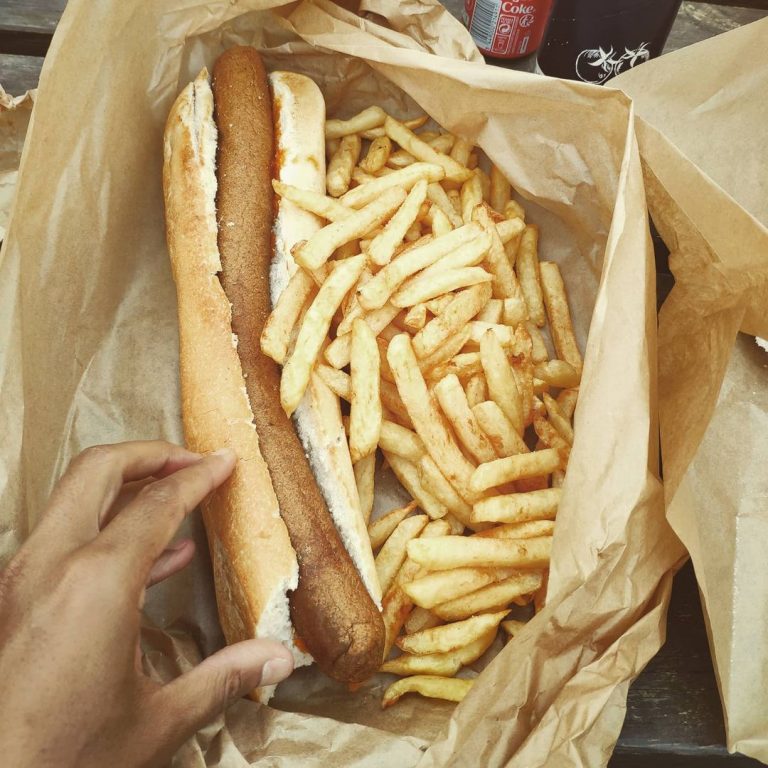 La fricadelle : qu'y a-t-il vraiment dans cette célèbre saucisse