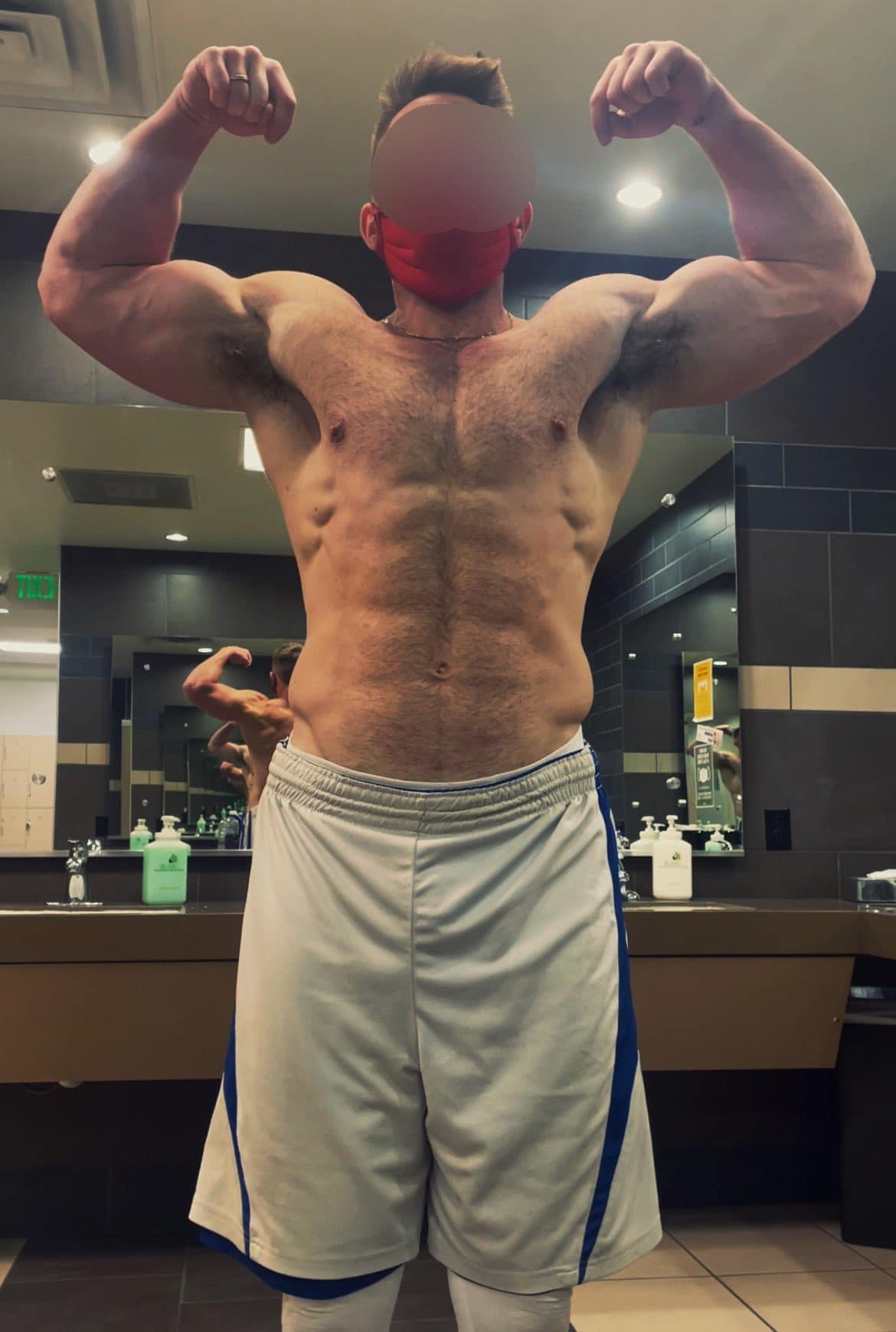 Un papa bodybuilder impose un régime strict à son bébé de 8 mois afin ...