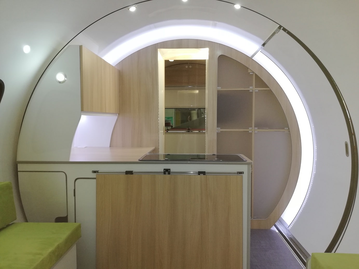 La caravane compacte "Beauer" se déplie en quelques secondes pour ...