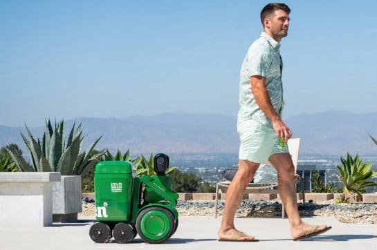 Un robot Heineken qui vous suit partout avec des bières fraîches, ça ...