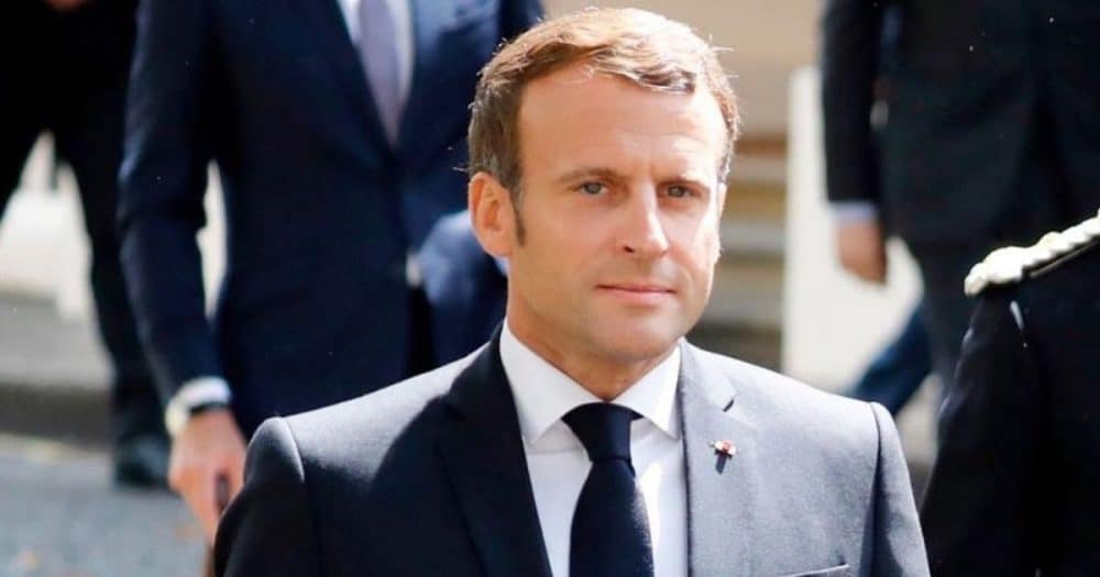 Emmanuel Macron moqué pour son nouveau style vestimentaire
