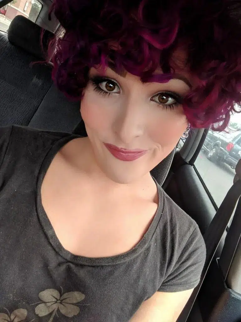 Taylor, transgenre, montre sa transformation d’homme à femme pendant ...