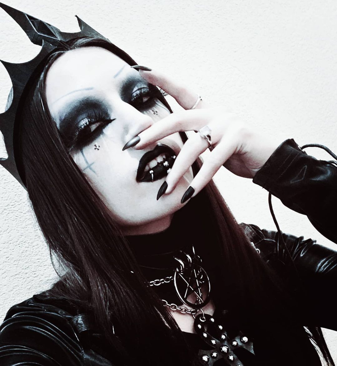 Relooking : cette gothique extrême se transforme en reine de beauté ...