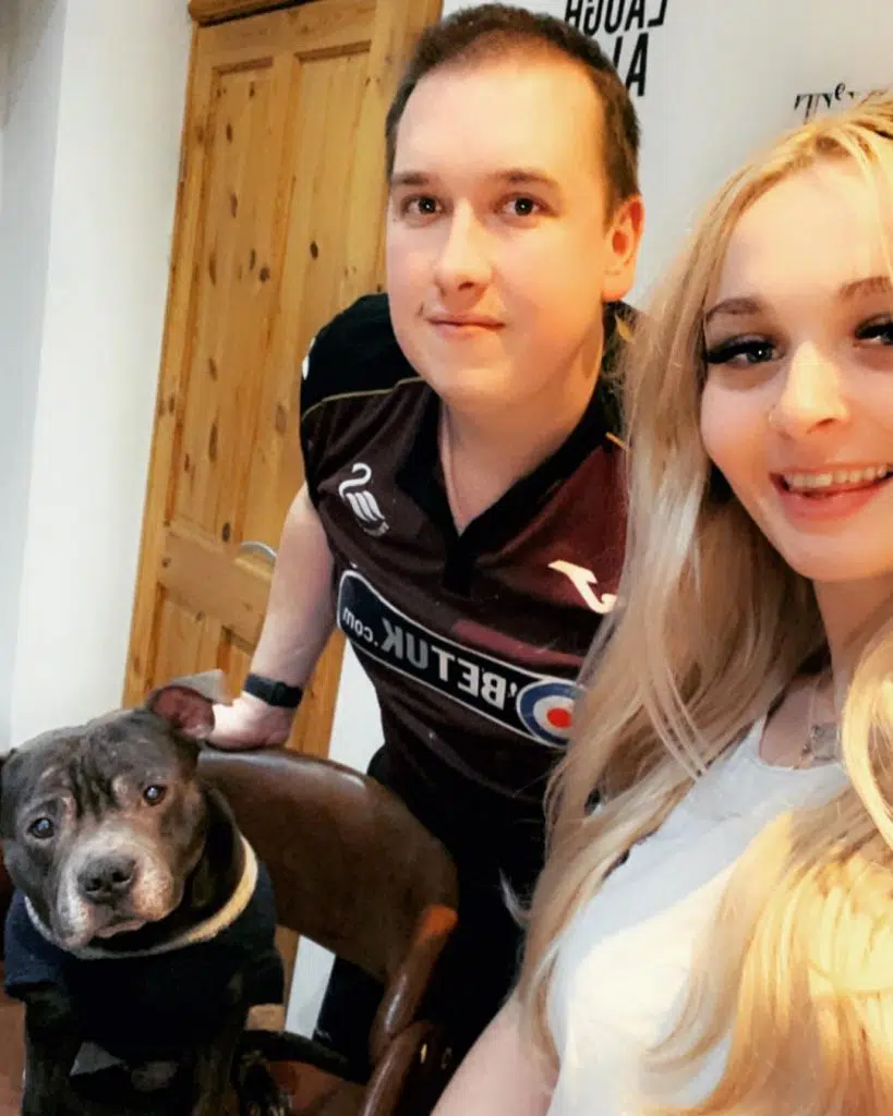 Pensant être enceinte, elle découvre la vérité sur son gros ventre