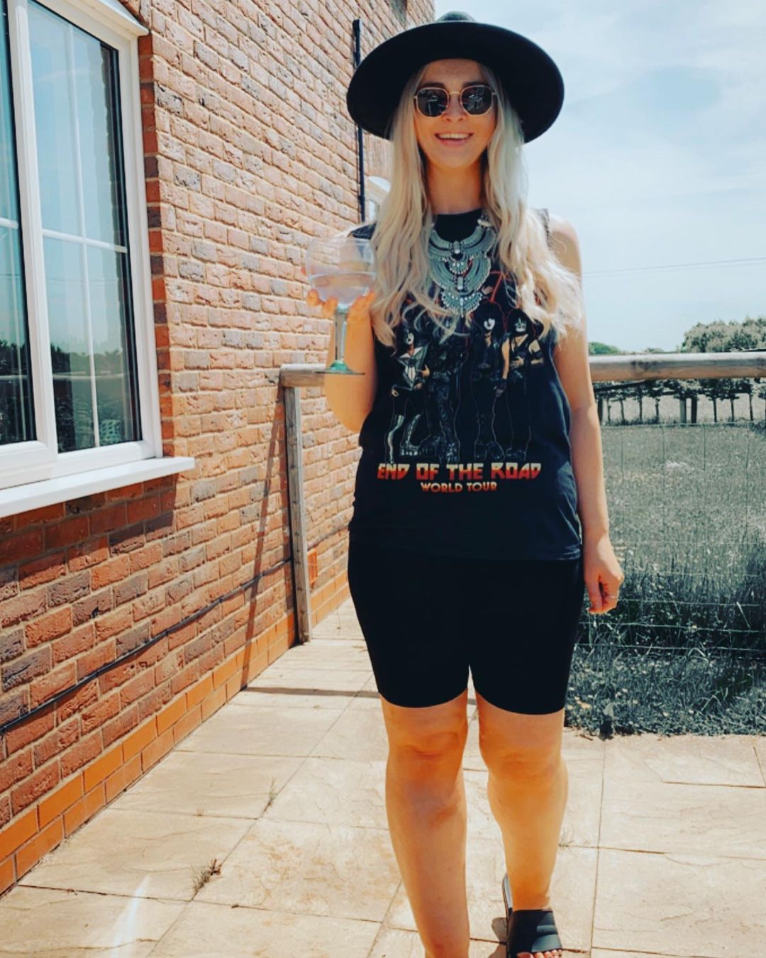 Pensant être enceinte, elle découvre la vérité sur son gros ventre