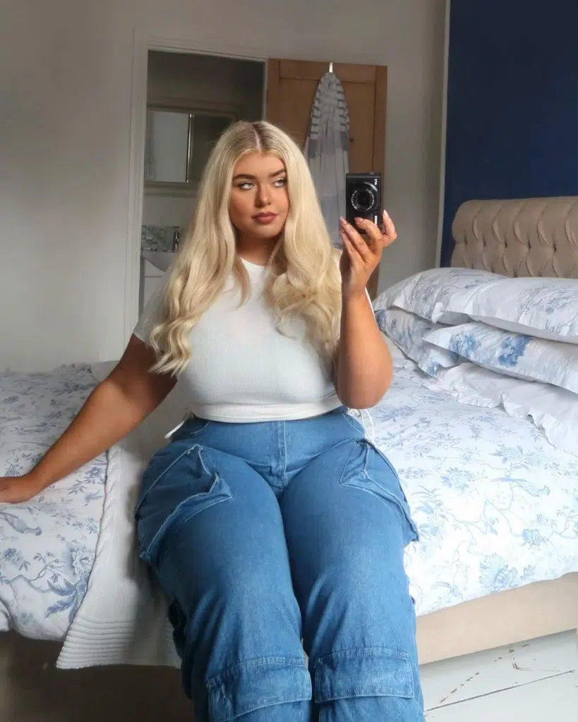 Une mannequin grande taille dévoile ses courbes sans complexe pour la ...