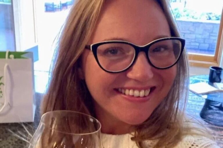 Pour réussir en amour, les femmes devraient dater trois hommes à la fois, d'après une ...