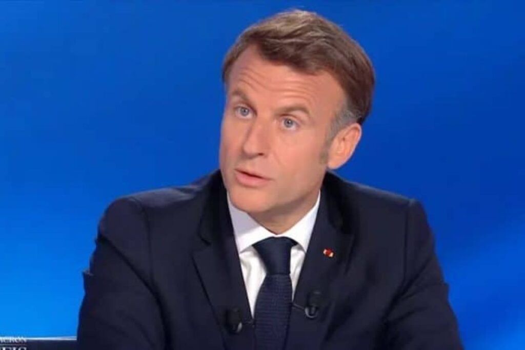 Emmanuel Macron embrassé par un homme dans la rue : la "vidéo improbable" fait parler