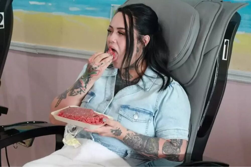 Chaque jour, elle avale 900 g de viande crue... ce que cela a provoqué ...